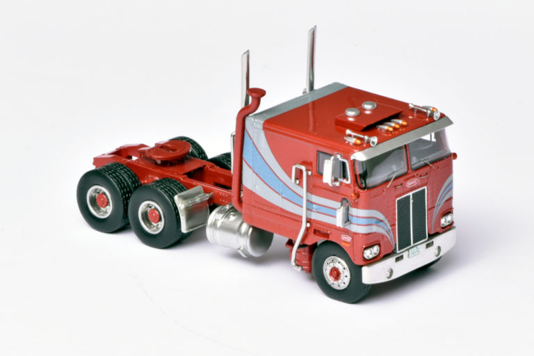 1:64 Peterbilt - NAMAC en Auto in Miniatuur - NAMAC en AIM