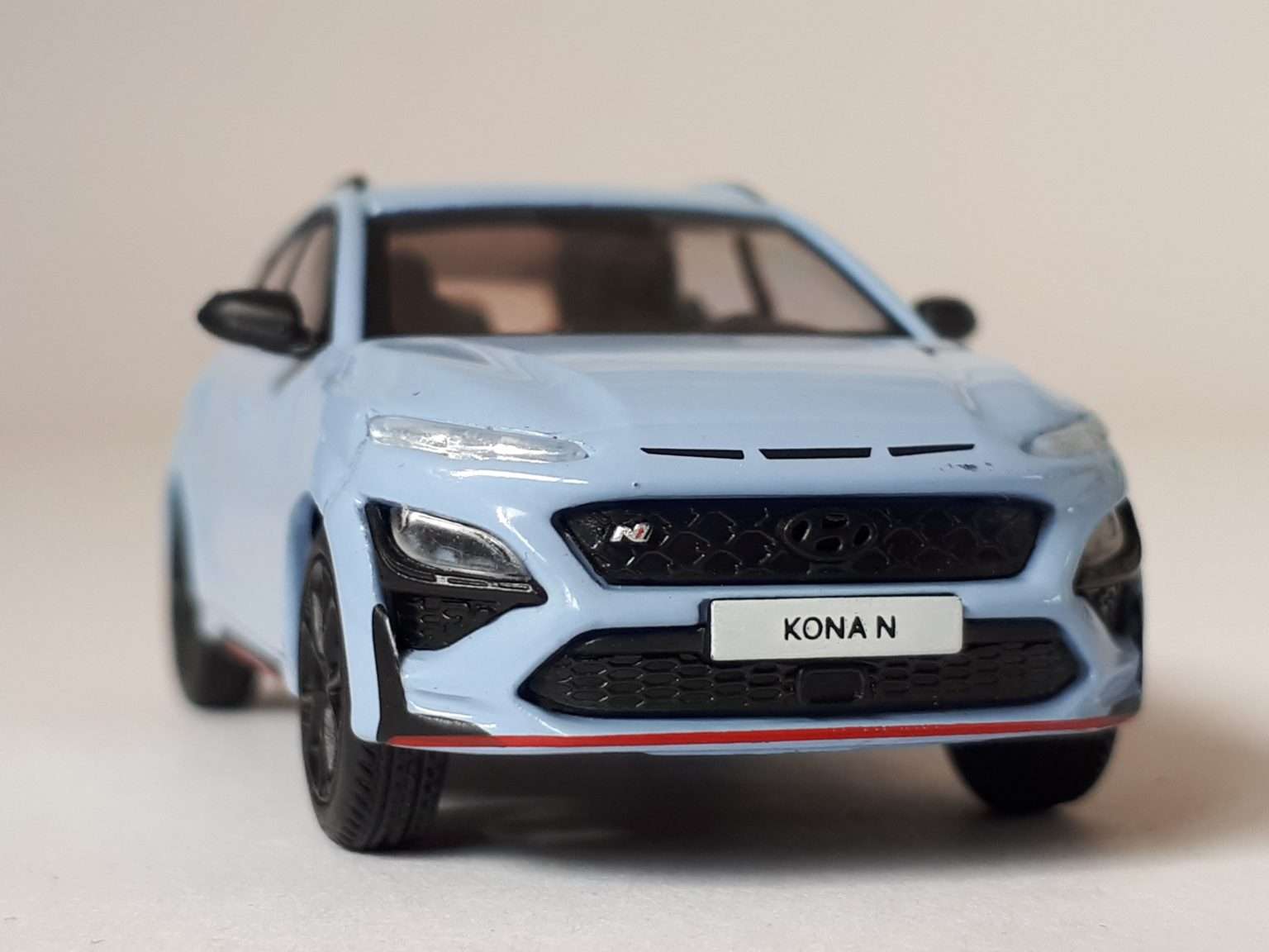 Een Hyundai Kona in miniatuur - NAMAC & Auto in miniatuur - 1:87