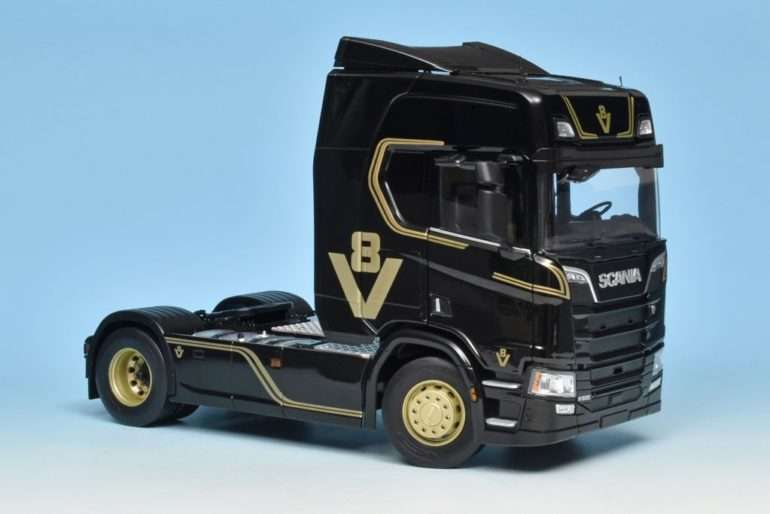 Comfortabel werkpaard - NAMAC & Auto in miniatuur - 1:87