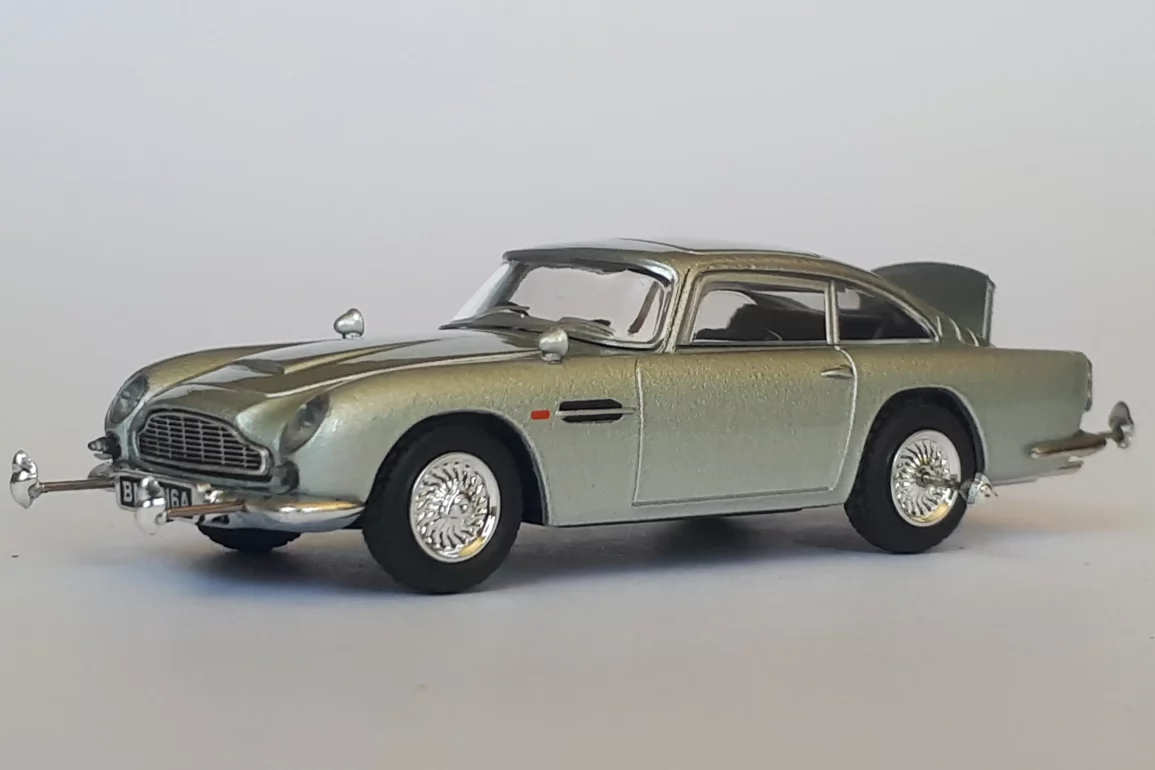 James Bond-serie Mini GT van start - NAMAC & Auto in miniatuur - 1:87